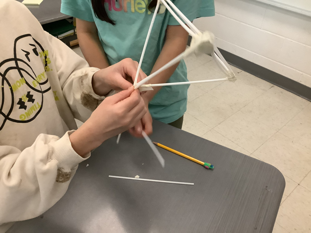 Straw Tower Challenge – La classe de Mme Zess 2023-2024