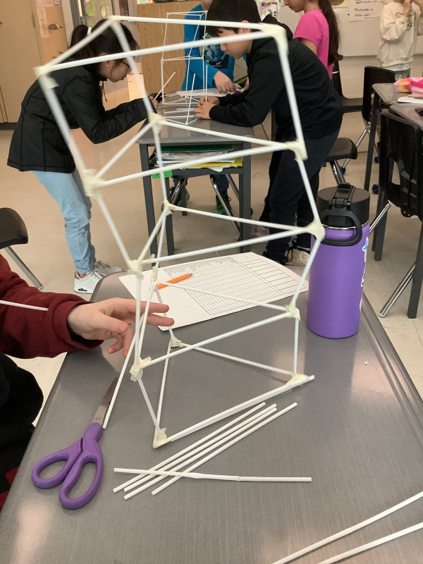 Straw Tower Challenge – La classe de Mme Zess 2023-2024