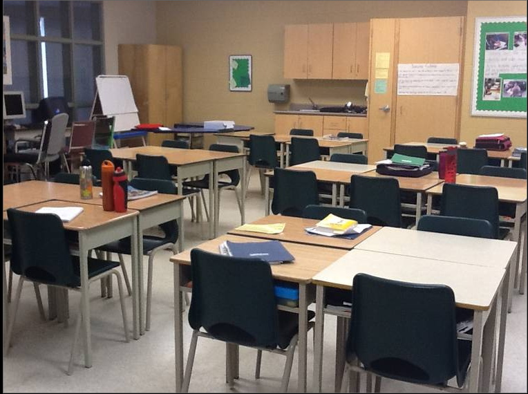 Discussing Desks | Living Avivaloca