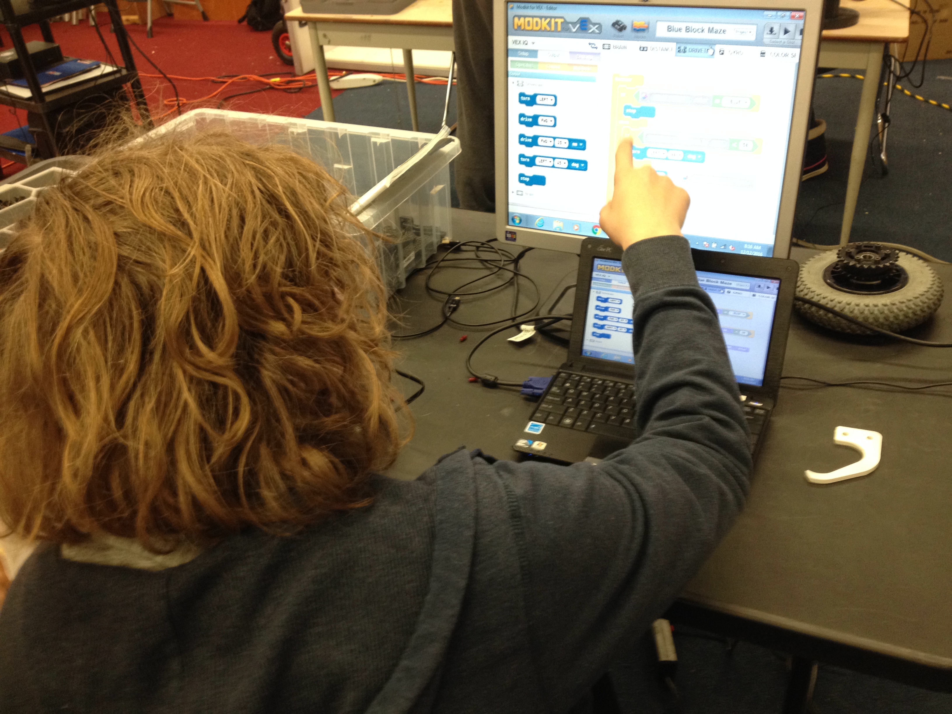 Grade 8 Robotics Design Challenge Day – Enrichment and Innovation Centre